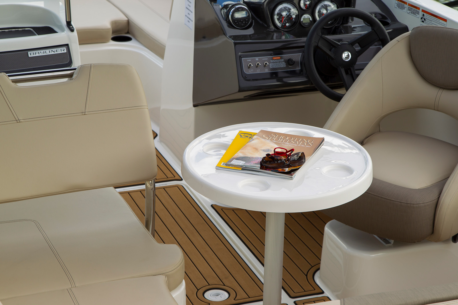 Bayliner VR6 med MerCruiser sterndrive | Bayliner