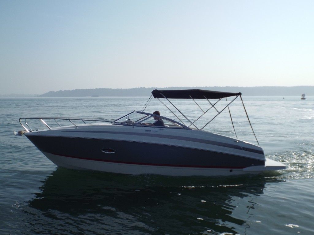Bayliner 742R Cuddy med MerCruiser sterndrive | Fynbo Marine
