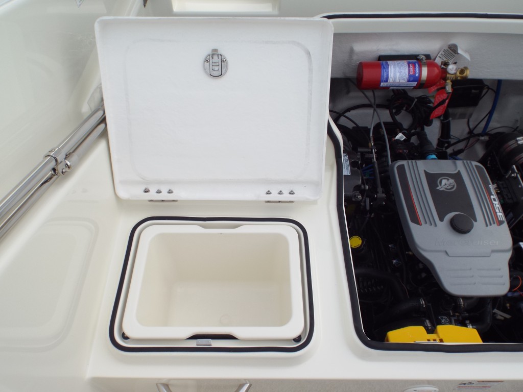 Bayliner 742R Cuddy med MerCruiser sterndrive | Fynbo Marine