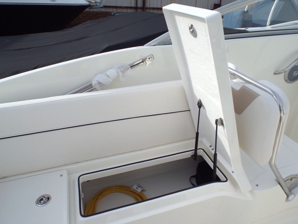 Bayliner 742R Cuddy med MerCruiser sterndrive | Fynbo Marine