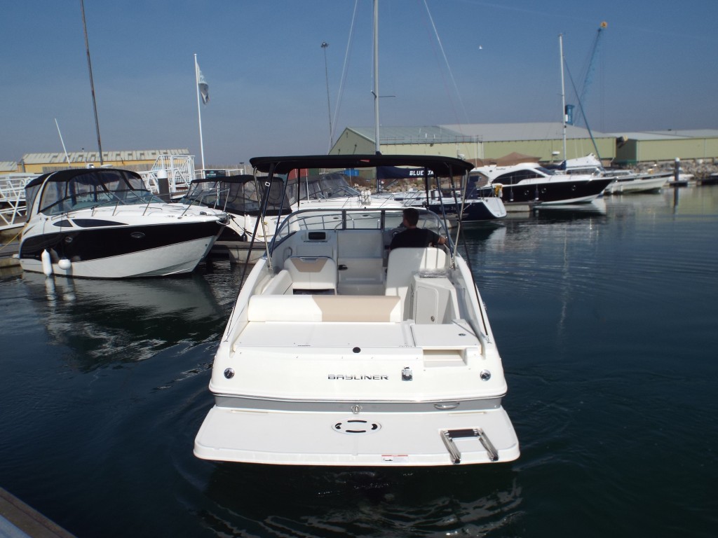 Bayliner 742R Cuddy med MerCruiser sterndrive | Fynbo Marine