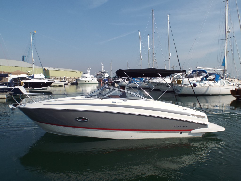 Bayliner 742R Cuddy med MerCruiser sterndrive | Fynbo Marine