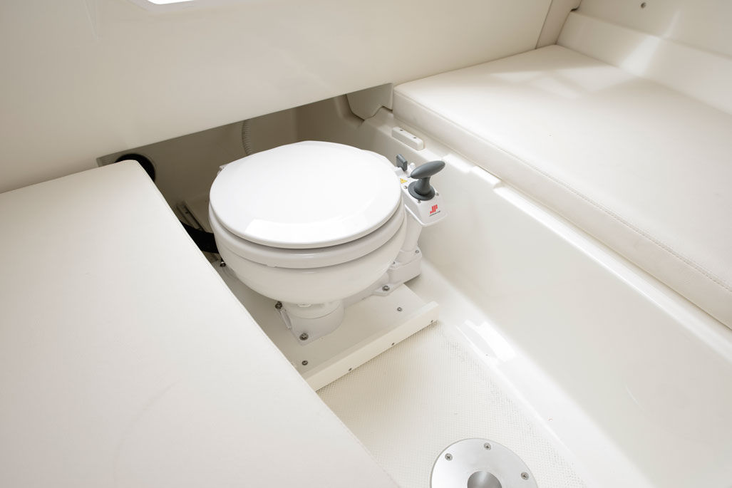 Bayliner 742R Cuddy med MerCruiser sterndrive | Fynbo Marine
