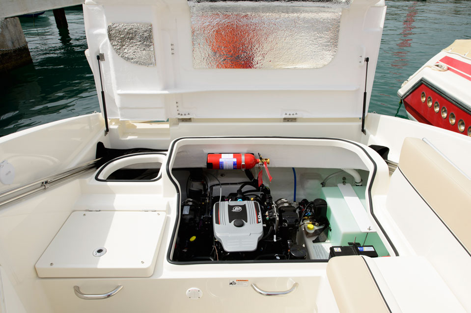 Bayliner 742R Cuddy med MerCruiser sterndrive | Fynbo Marine