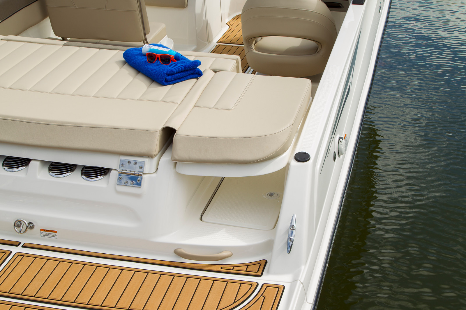 Bayliner VR5 med MerCruiser sterndrive | Fynbo Marine