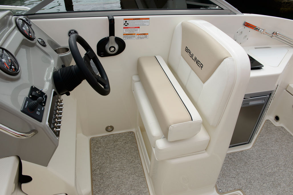 Bayliner 742R Cuddy med MerCruiser sterndrive | Fynbo Marine