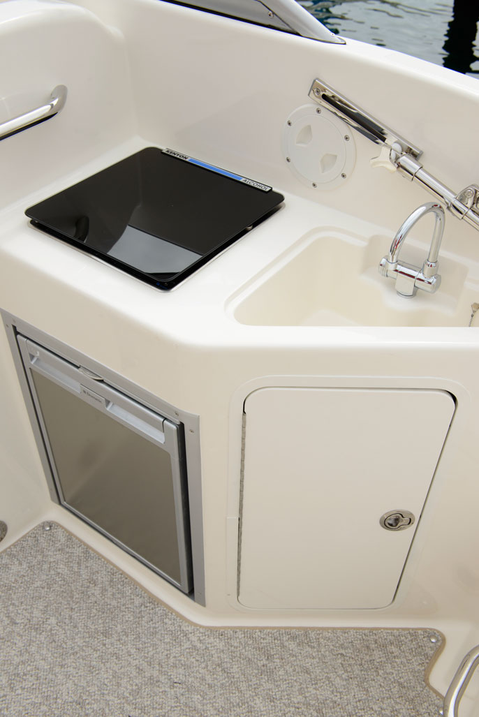 Bayliner 742R Cuddy med MerCruiser sterndrive | Bayliner